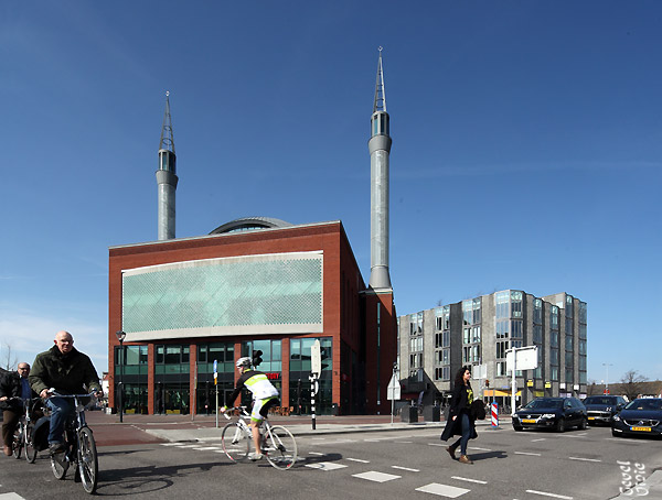 BAM Bastion van de islam - Ulu moskee in Utrecht - stedenbouwkundig ...